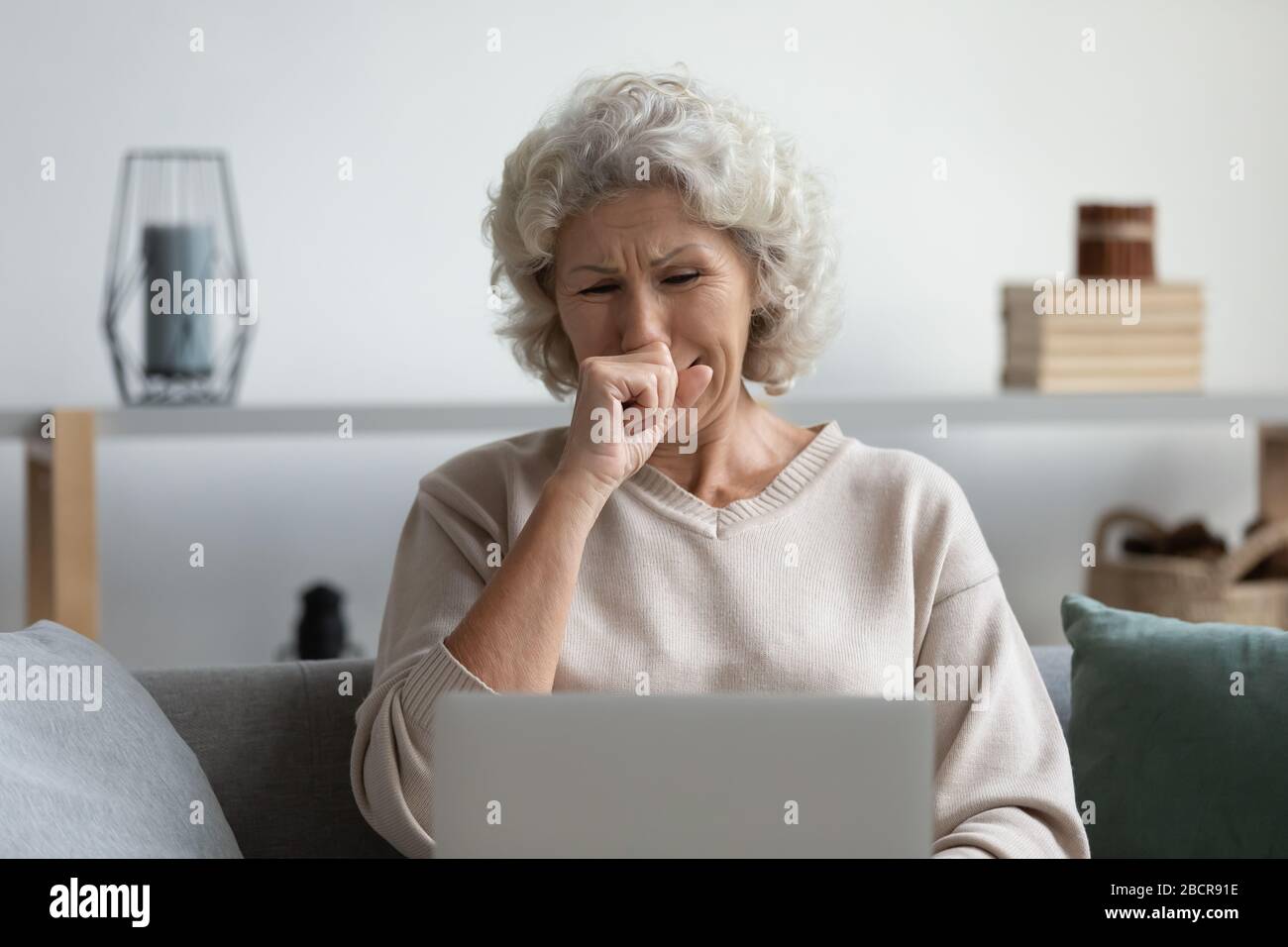 Elderly woman computer confused hi-res stock photography and images - Alamy