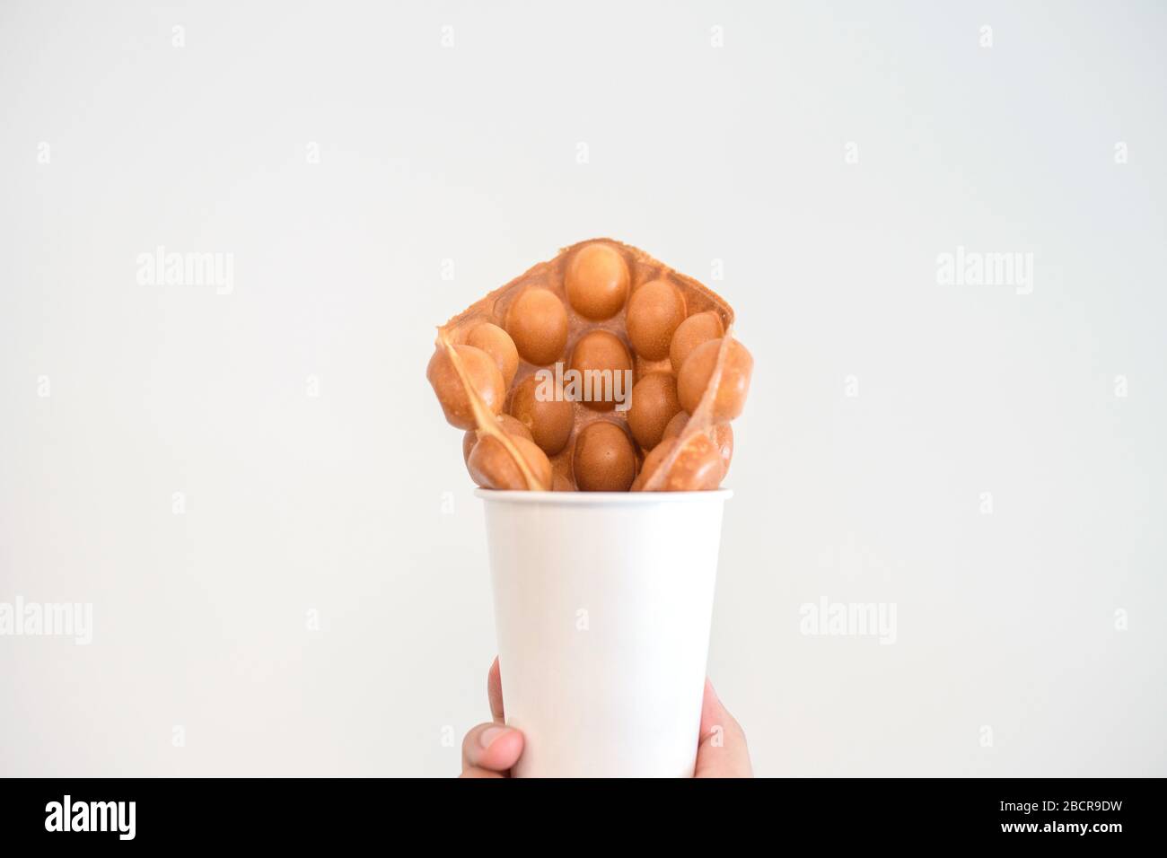 Traditional Hong Kong waffle soft and crunchy from oven, Hong Kong Egg ...