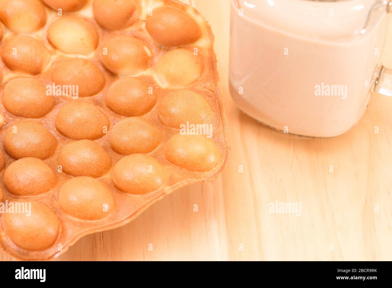Traditional Hong Kong waffle soft and crunchy from oven, Hong Kong Egg ...