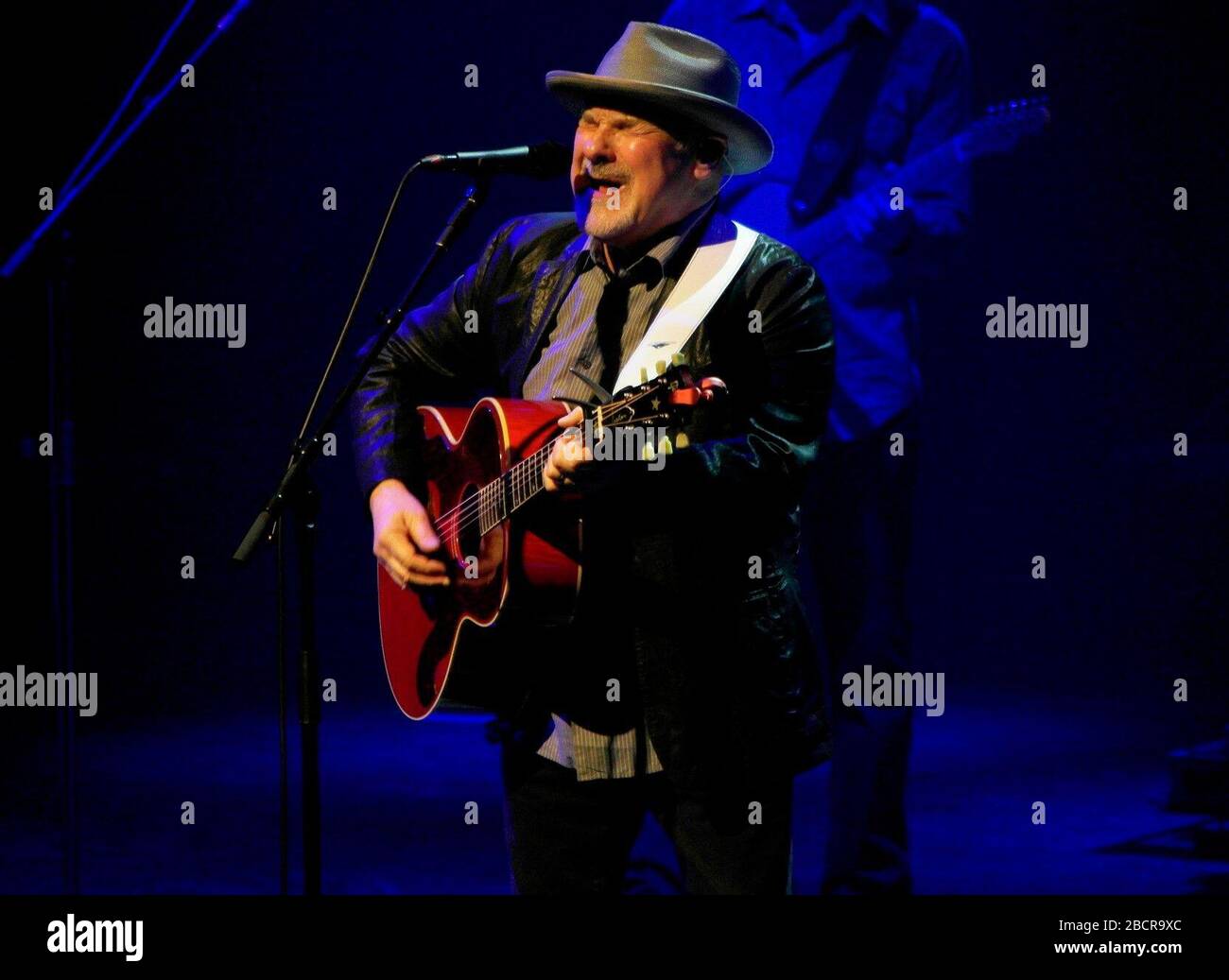 Paul carrack musician hi-res stock photography and images - Alamy