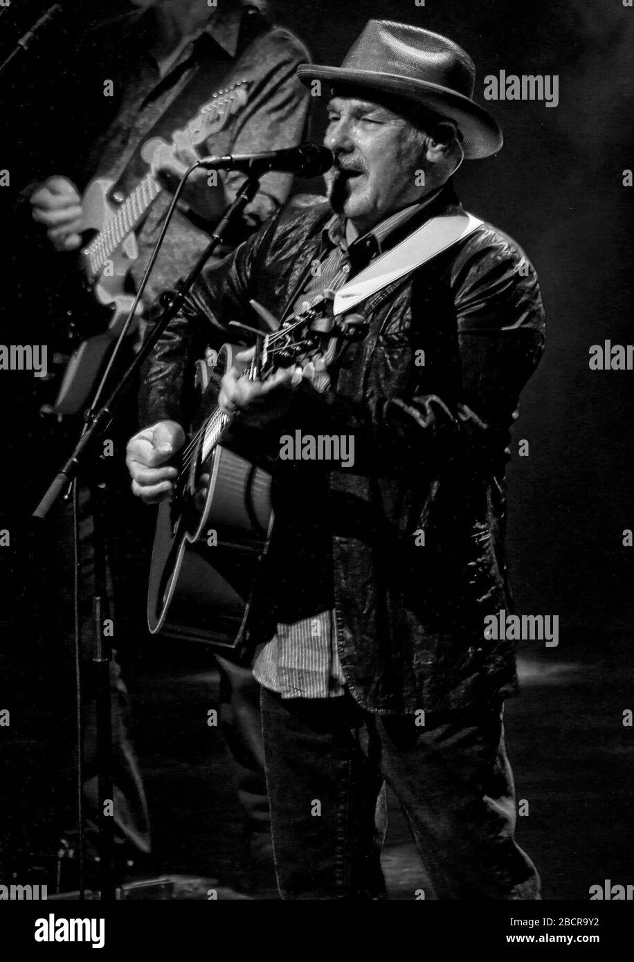 Paul carrack singer Black and White Stock Photos & Images - Alamy
