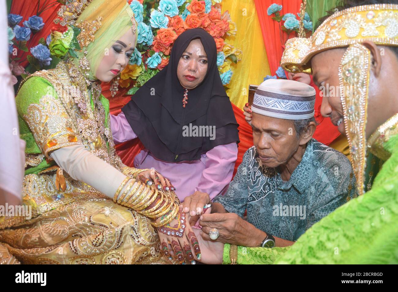 Bugis costume hi-res stock photography and images - Alamy