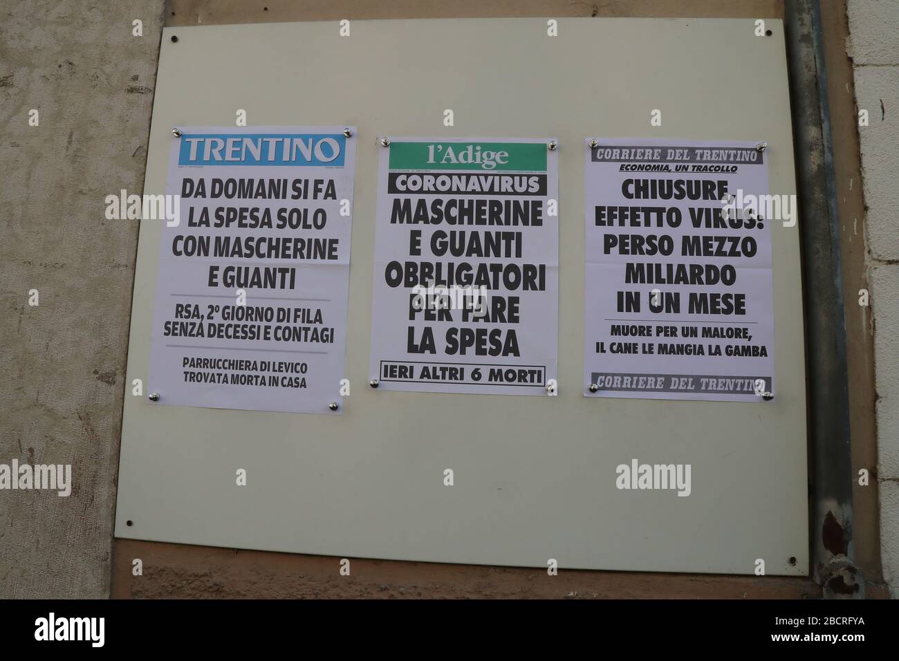 Newspaper headlines about compulsory face masks and economic crisis ...