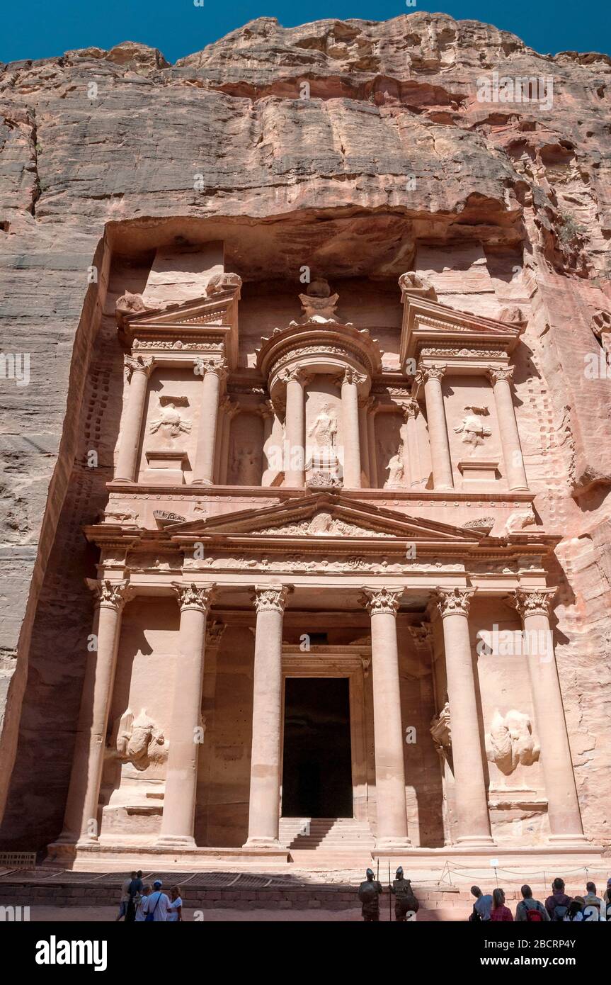 treasury house at entrance of ancient petra, jordan Stock Photo - Alamy
