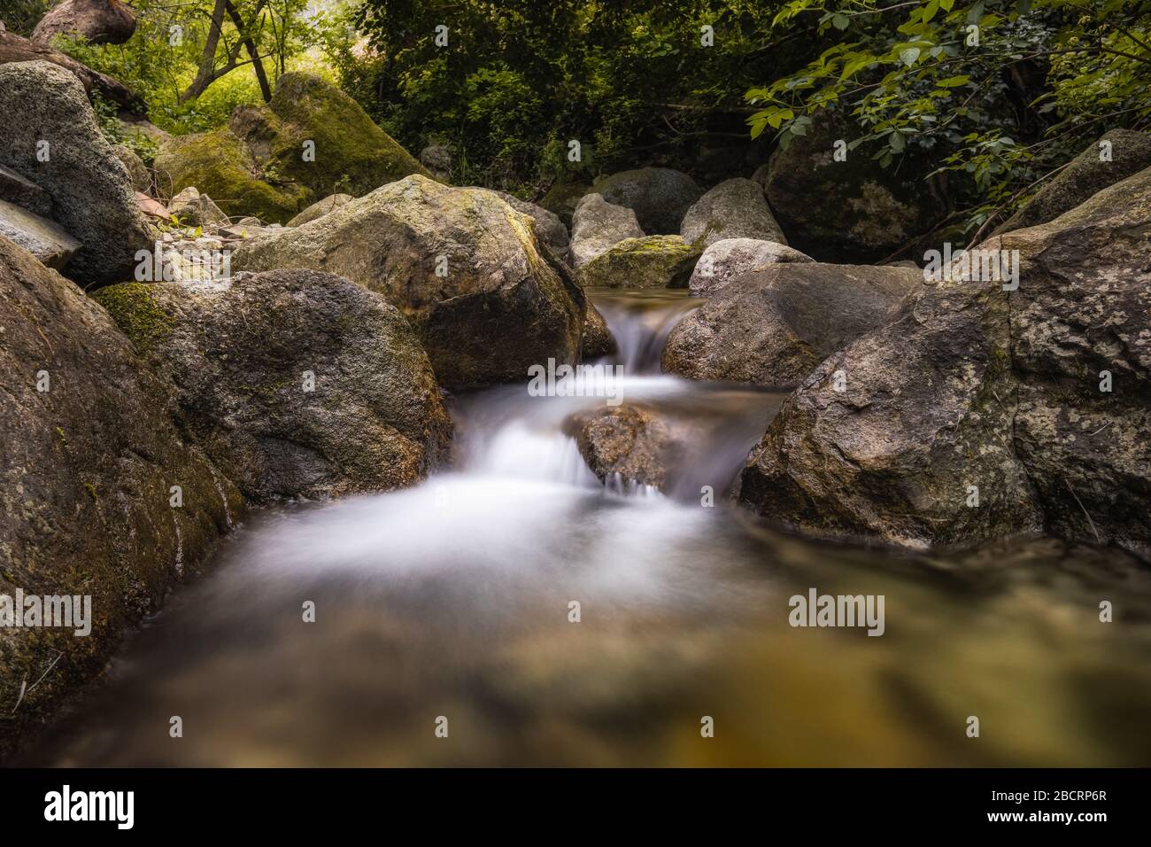 Water in between rock boulders hi-res stock photography and images - Alamy