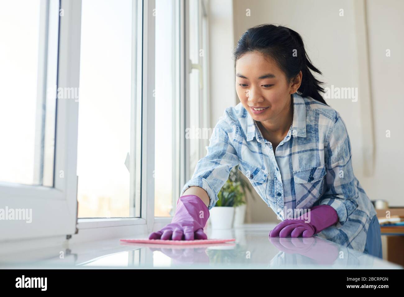 Chinese woman cleaning house hi-res stock photography and images - Alamy
