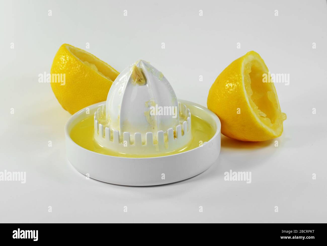 Lemon Squeezer and squeezed lemon Stock Photo - Alamy