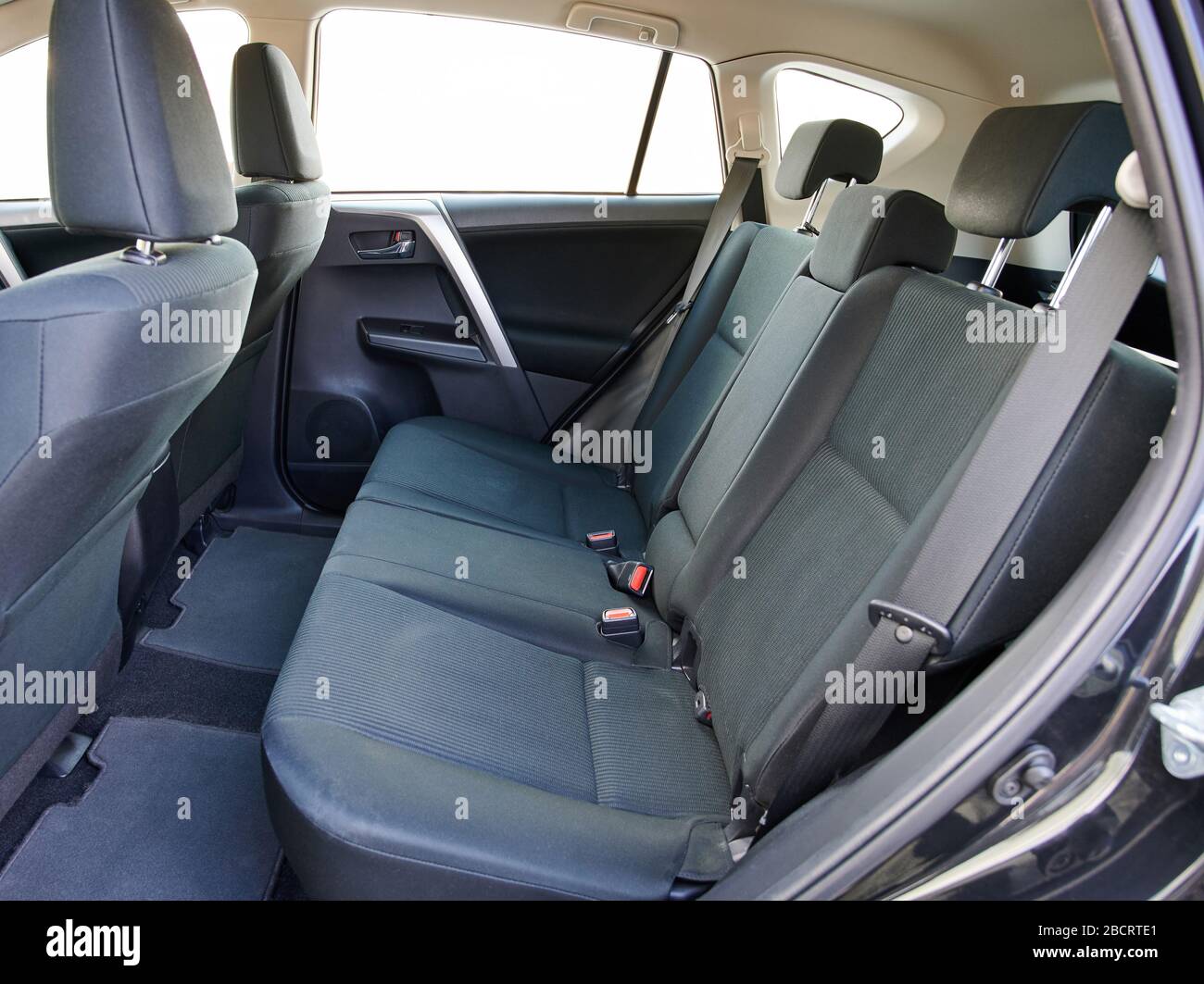 Car side view hi-res stock photography and images - Alamy