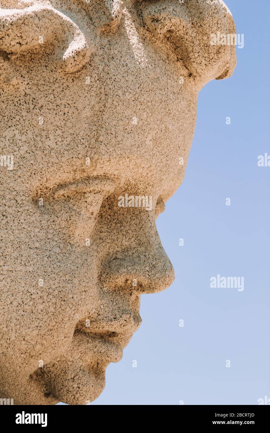 Side view of angel statue hi-res stock photography and images - Alamy