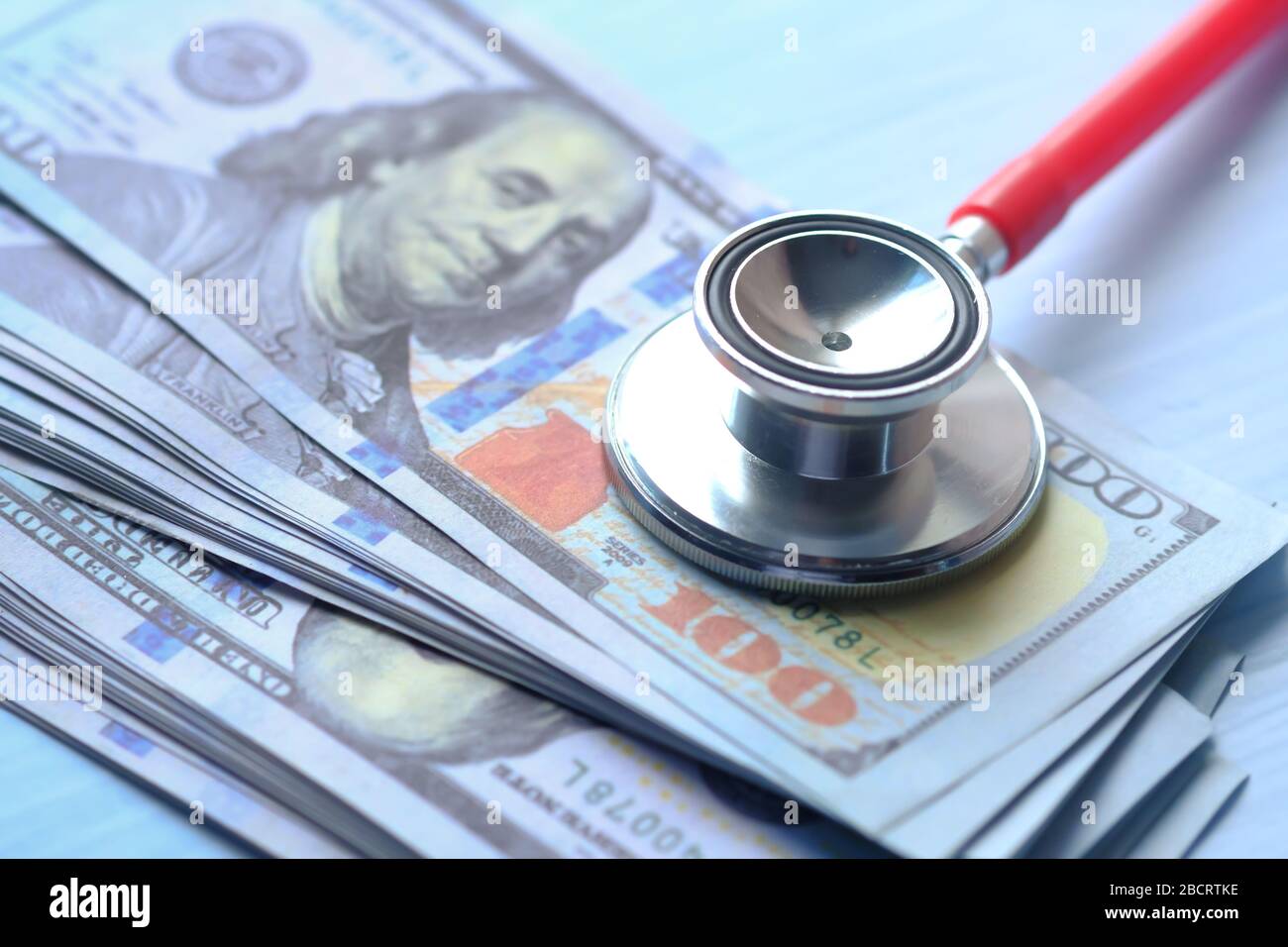 Doctor cash dollars hi-res stock photography and images - Alamy