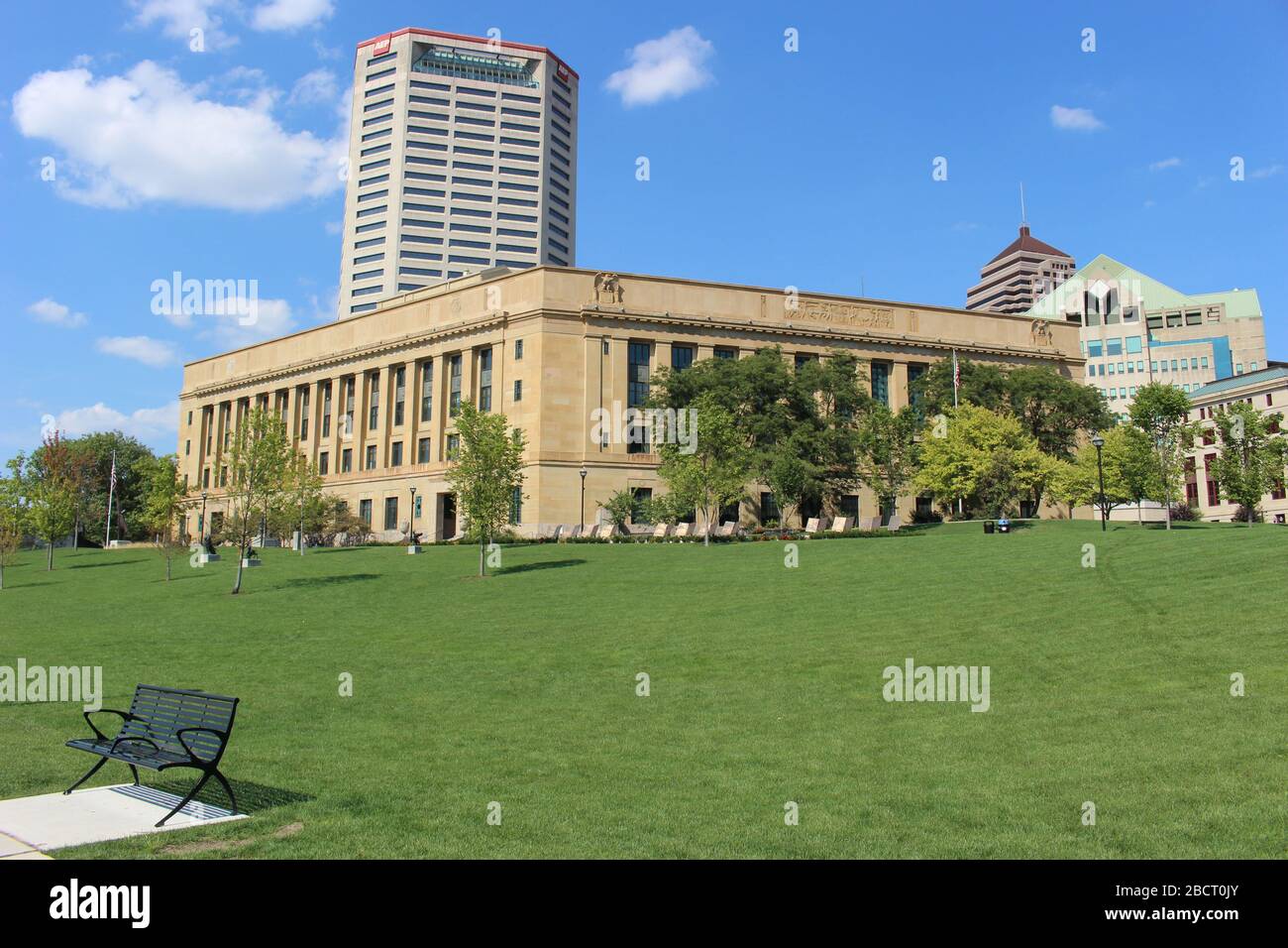 Downtown columbus ohio supreme court skyline hi-res stock photography ...