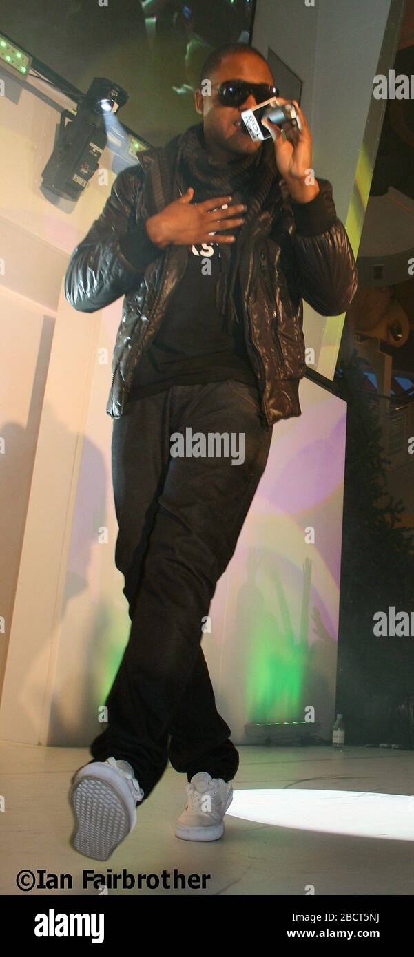 K pop fans lights hi-res stock photography and images - Alamy