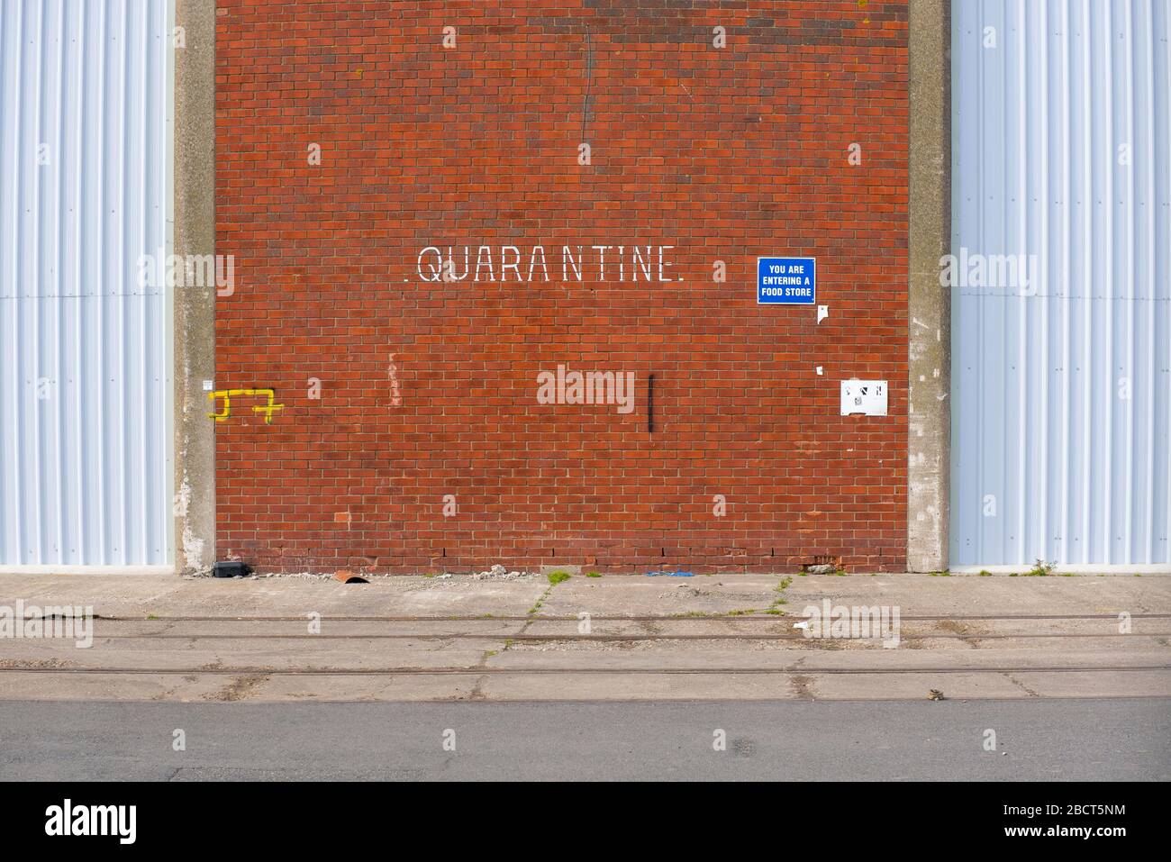 Quarantine sign hi-res stock photography and images - Alamy