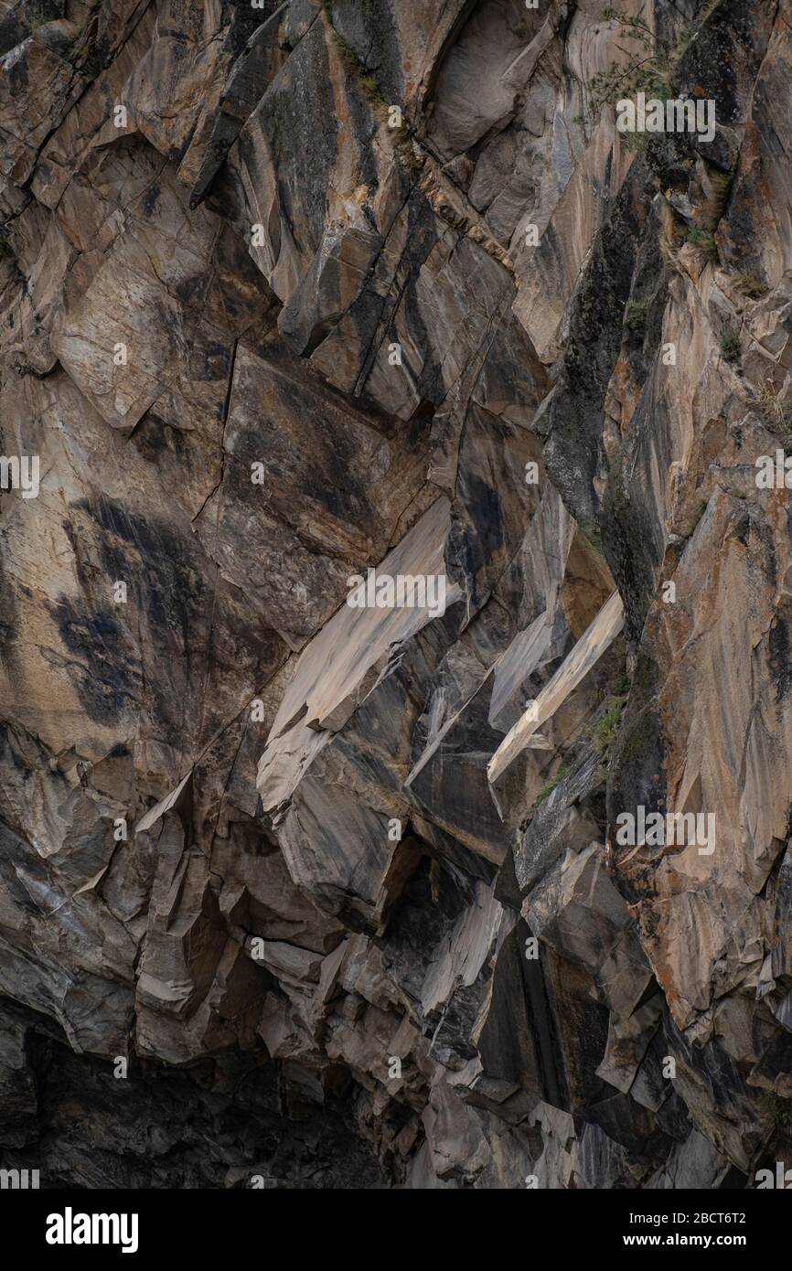 Rock patterns on a mountain surface in Sangla Valley Stock Photo - Alamy