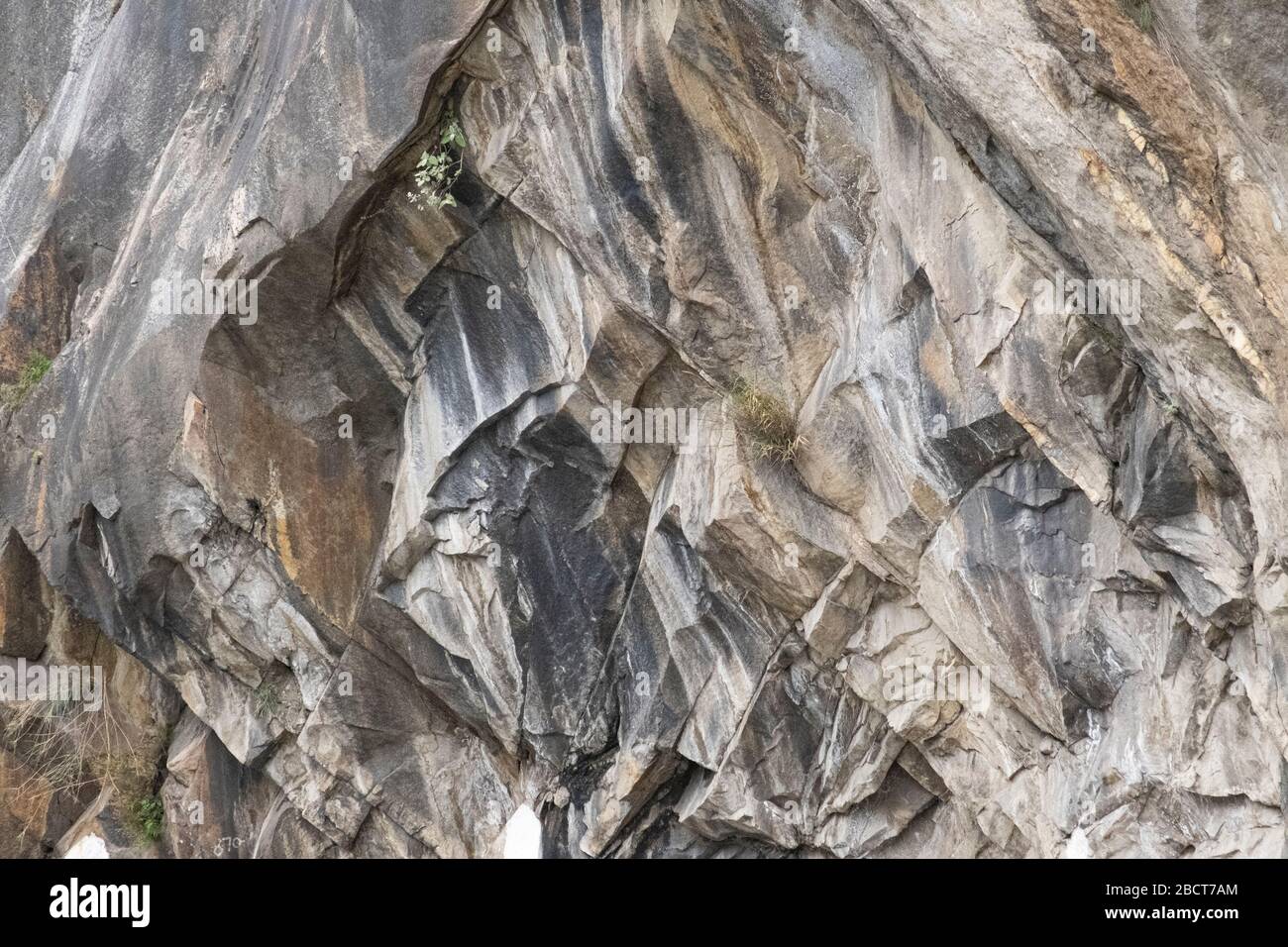 Rock patterns on a mountain surface in Sangla Valley Stock Photo - Alamy