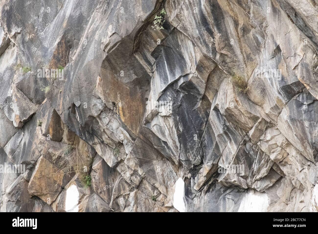 Rock patterns on a mountain surface in Sangla Valley Stock Photo - Alamy