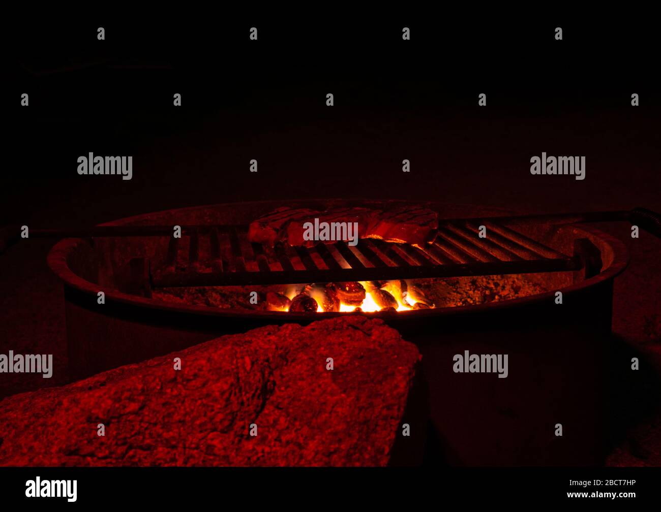 Round barbecue grill hi-res stock photography and images - Alamy