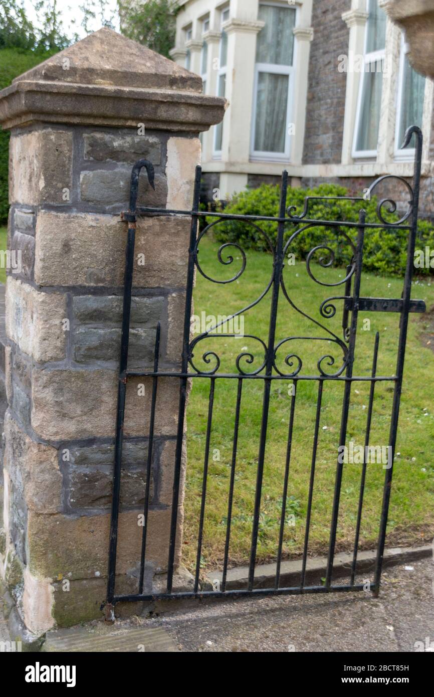 Black metal gate hi-res stock photography and images - Alamy
