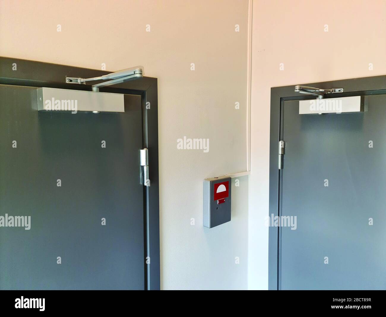 Close up view of extra heavy aluminum commercial door closer Stock ...