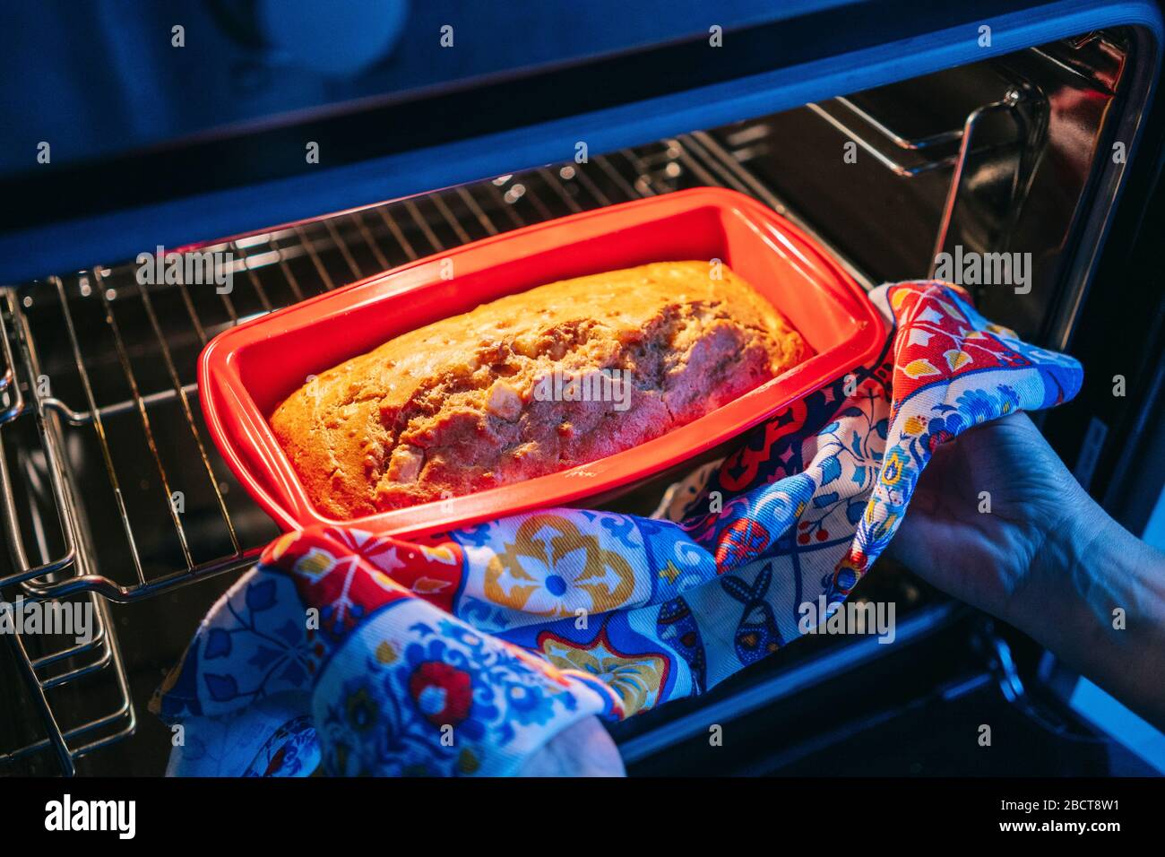 Woman baking cooking home hi-res stock photography and images - Alamy