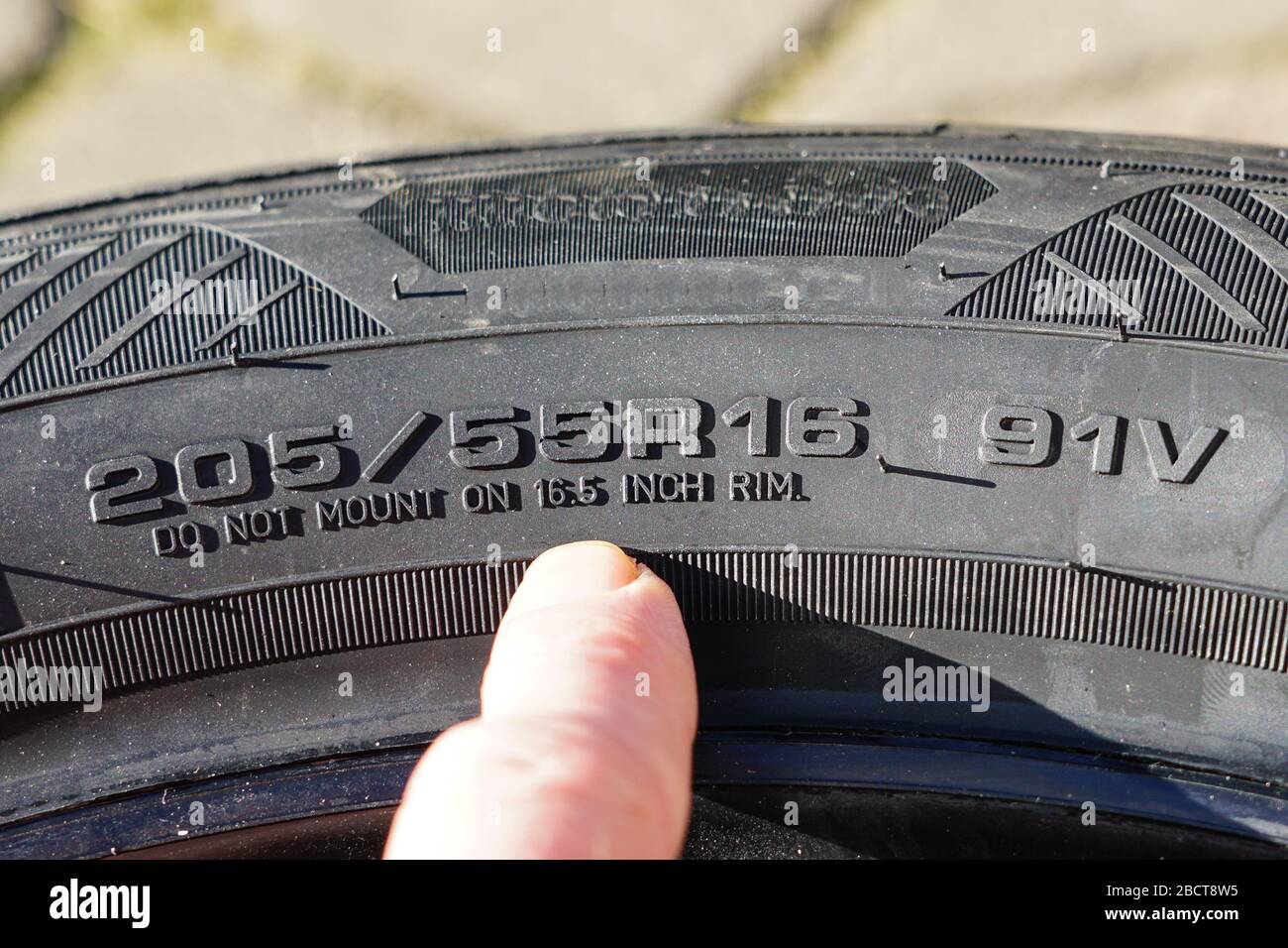 Side view of tire with tire width, height and wheel diameter ...