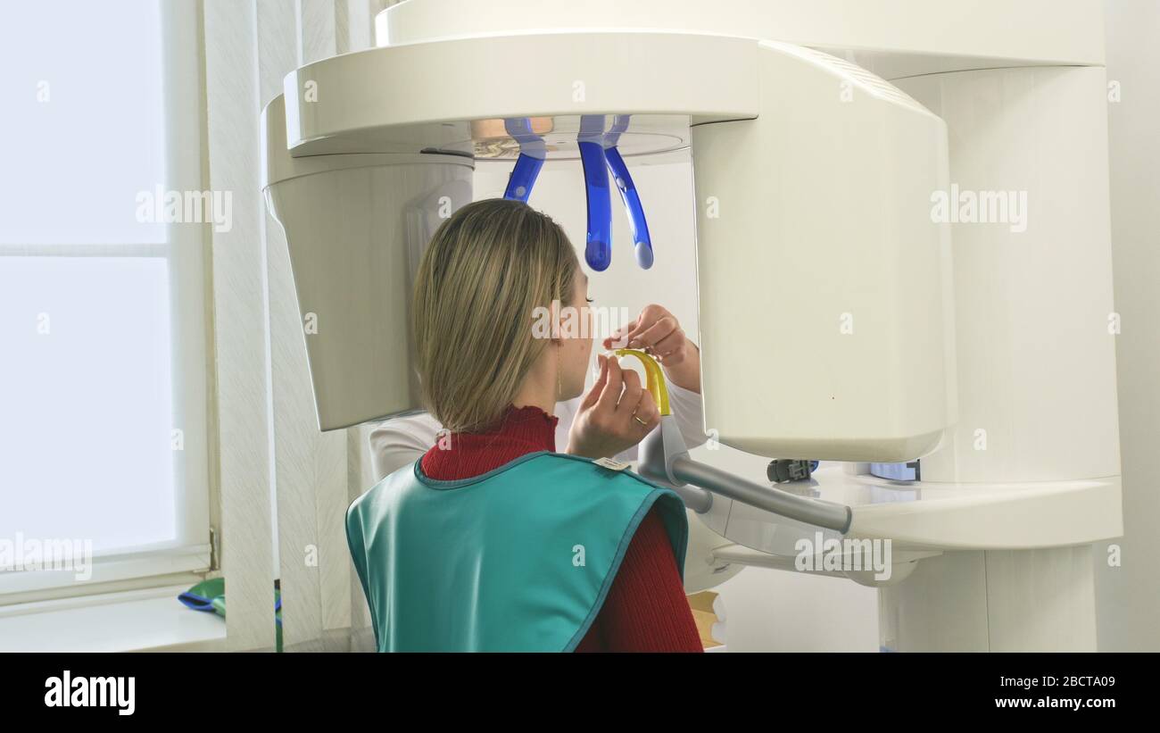 Doctor to take a image 3dx-ray machine 3d digital scanner tomography of ...