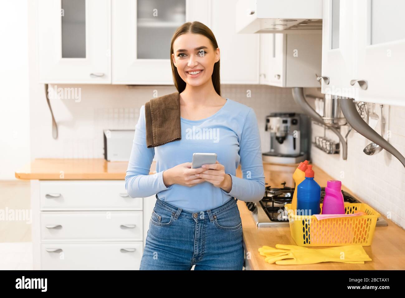 Kitchen maid standing hi-res stock photography and images - Alamy