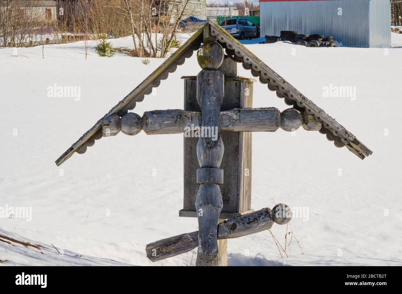 Broken wooden cross hi-res stock photography and images - Alamy