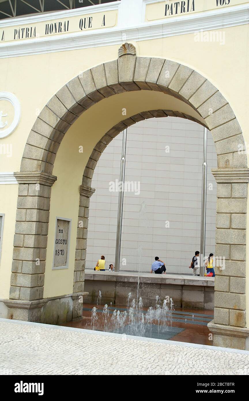 Border gate macau hi-res stock photography and images - Alamy