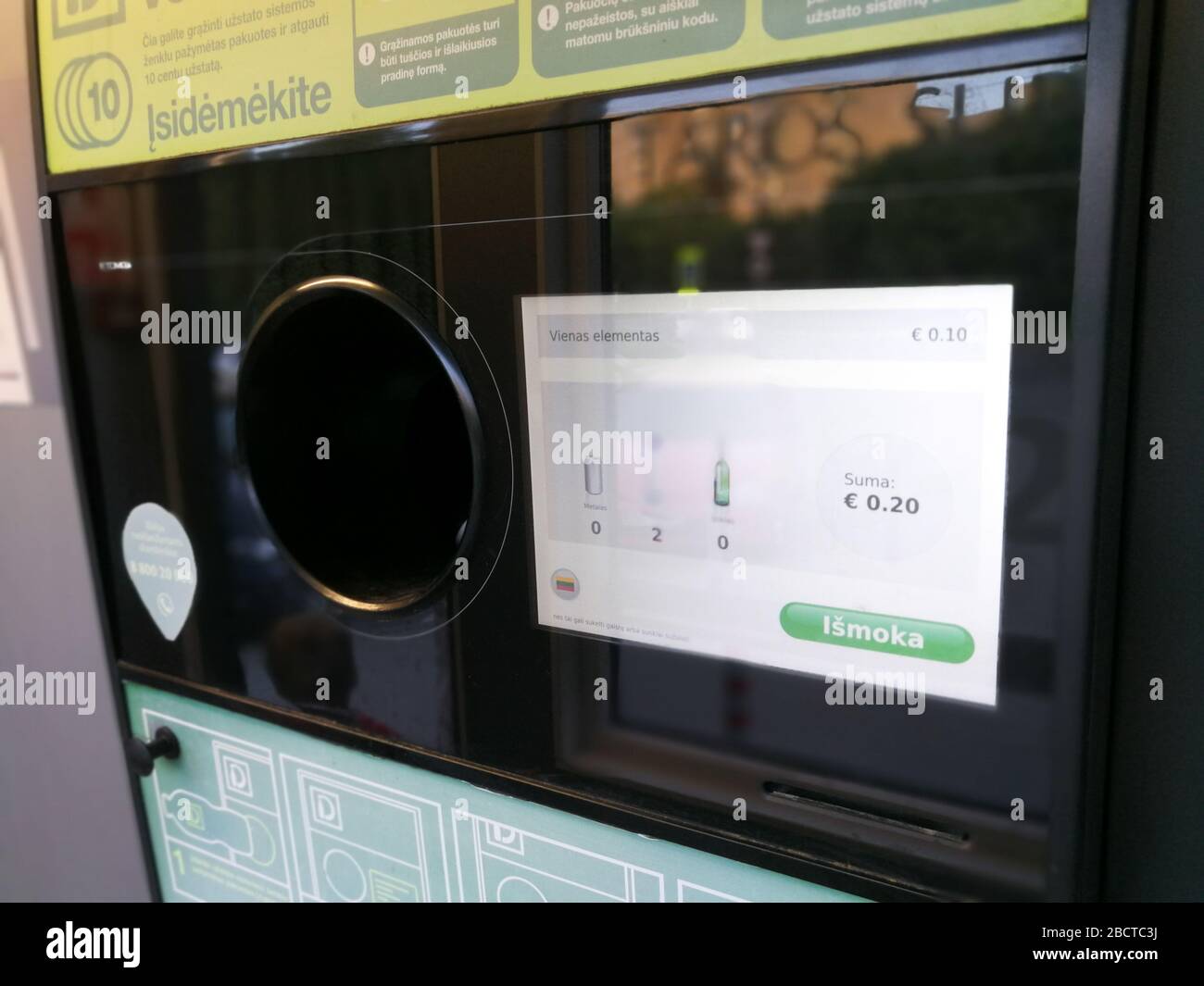 Empty vending machine hi-res stock photography and images - Alamy