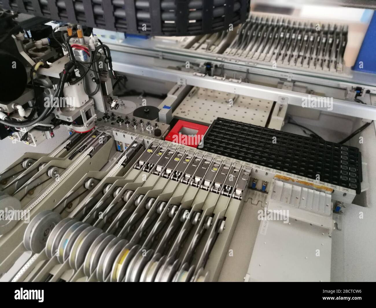 Mechanisms inside pick and place machine for electronics printed ...