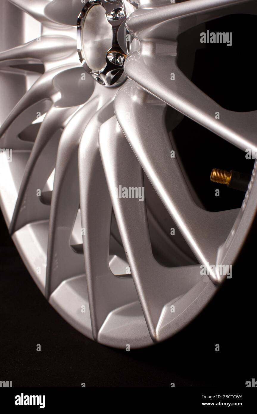 Brand new vehicle rims hi-res stock photography and images - Alamy