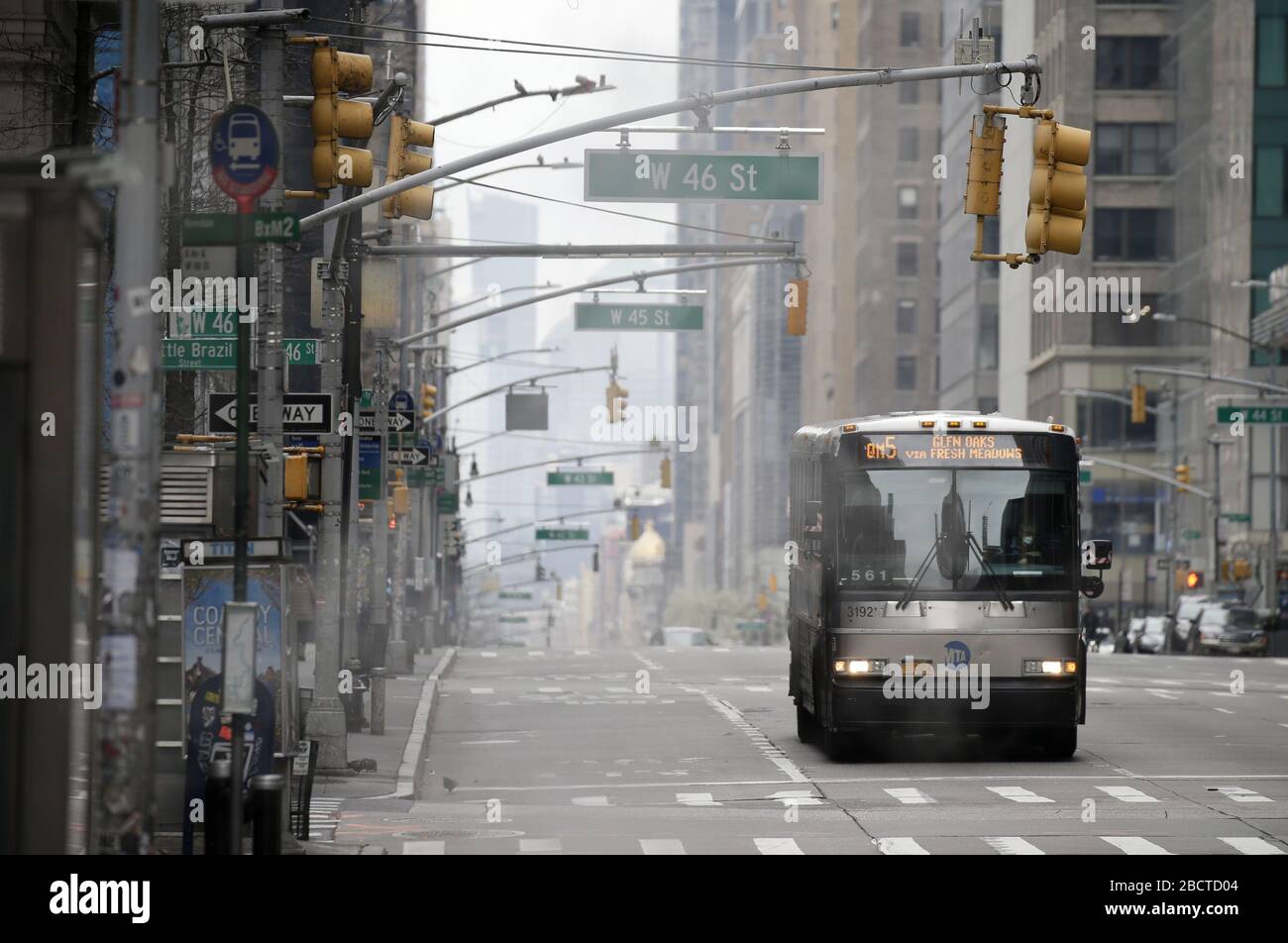 Number 5 bus hi-res stock photography and images - Alamy