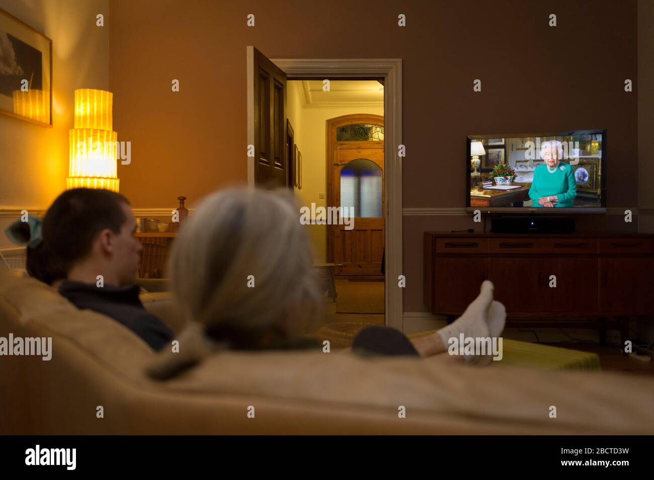Family watching queen on tv hi-res stock photography and images - Alamy