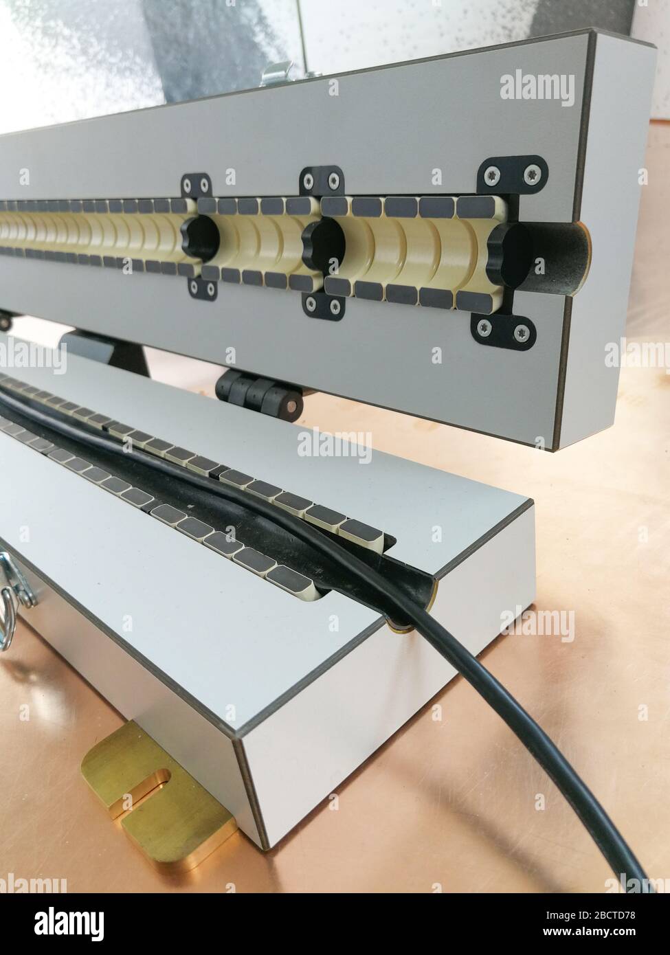 EM-clamp for conducted immunity test for electromagnetic compatibility ...