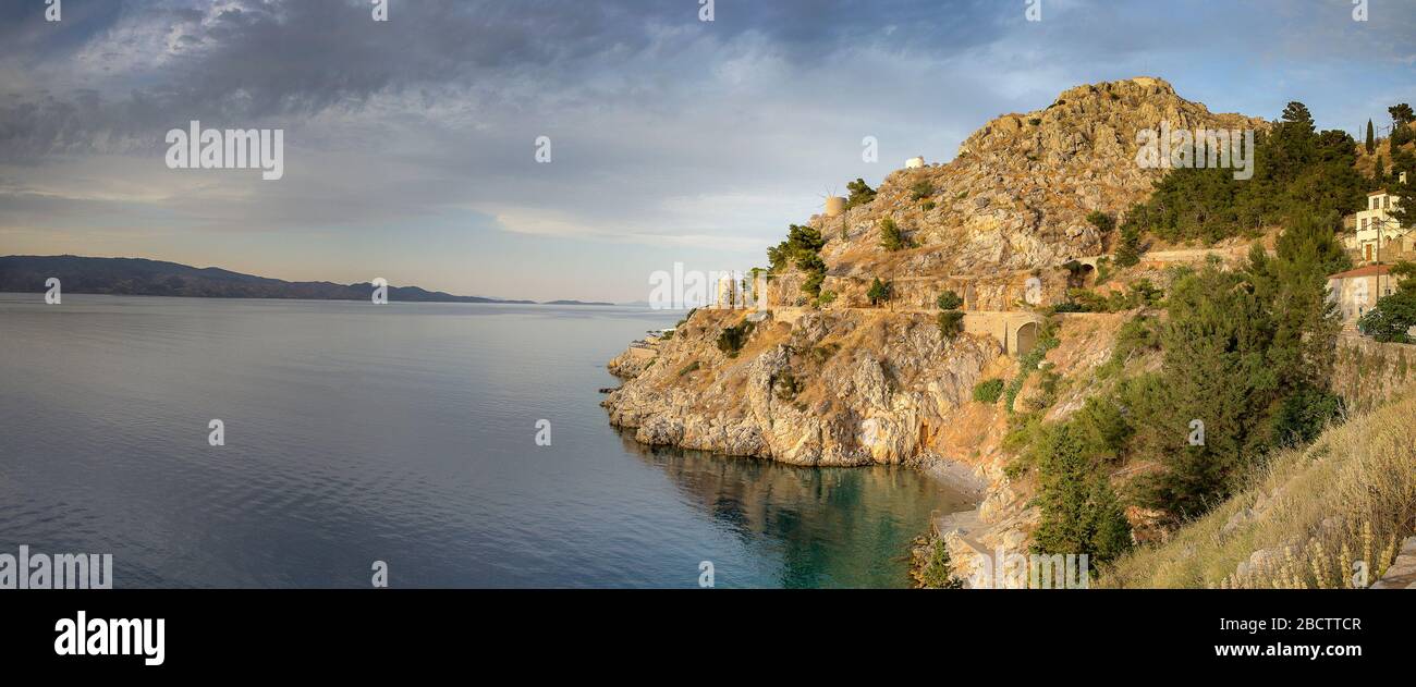Kamini hydra hi-res stock photography and images - Alamy