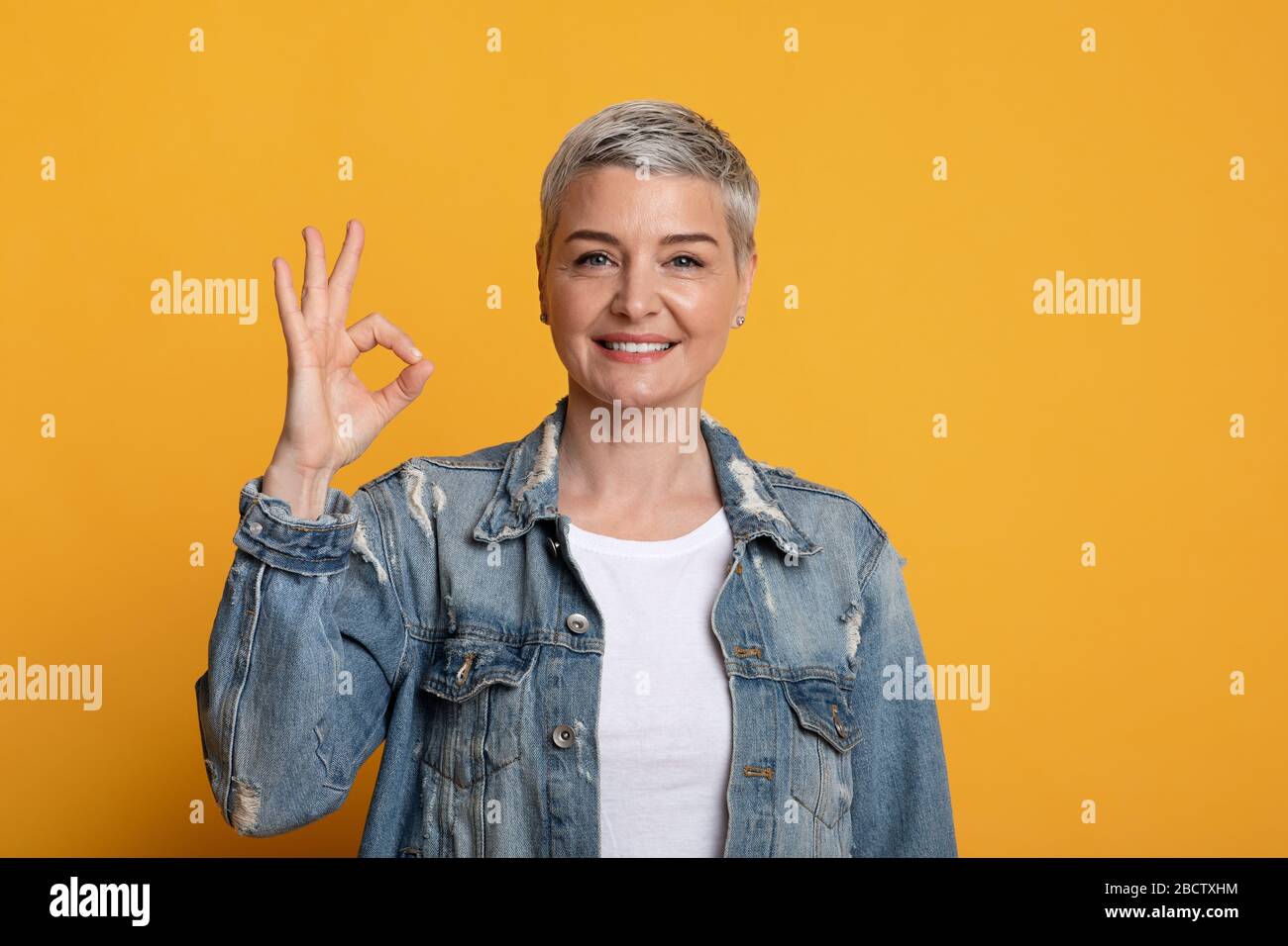 Hand showing sign everything fine hi-res stock photography and images ...