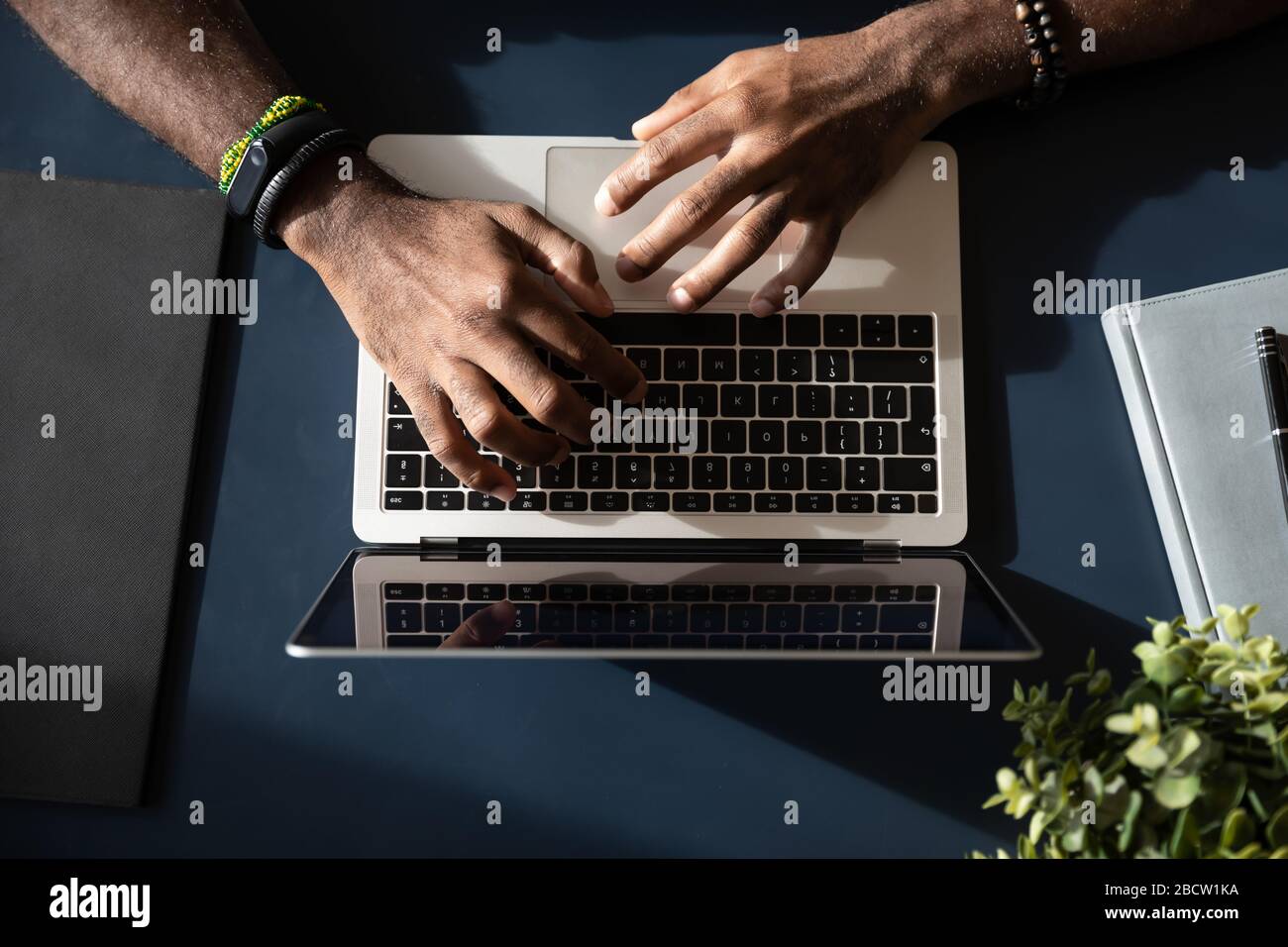 Busy typing hi-res stock photography and images - Alamy
