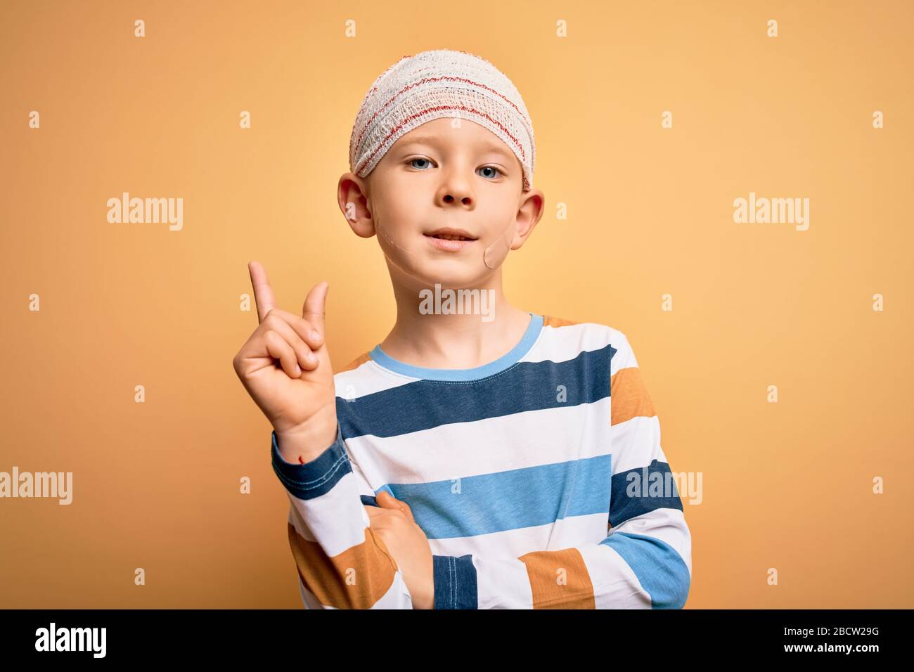 Little boy pointing fingers at his head hi-res stock photography and ...