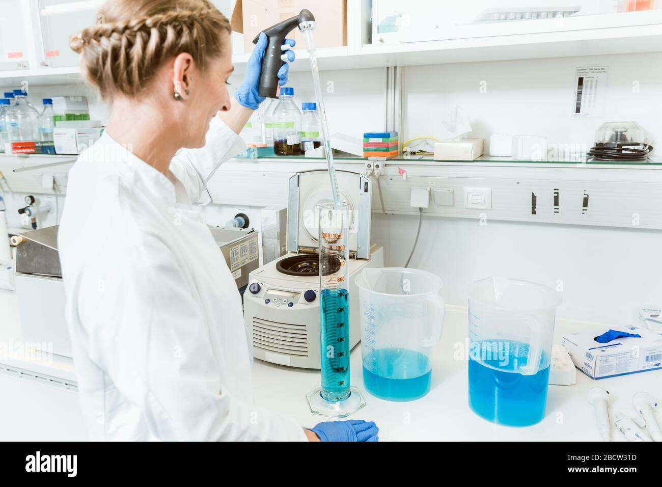 Mix chemicals hi-res stock photography and images - Alamy