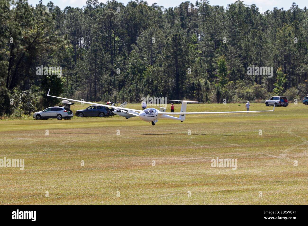 Glider sailplane gliding gliders hi-res stock photography and images ...
