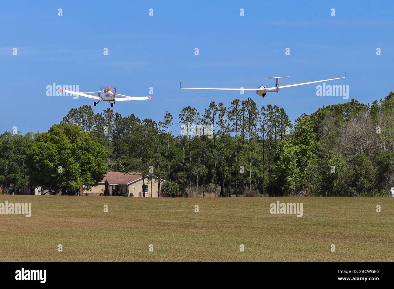 glider being towed into flight Stock Photo - Alamy