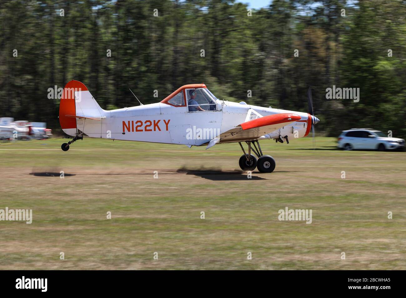Aircraft tow tractor hi-res stock photography and images - Alamy