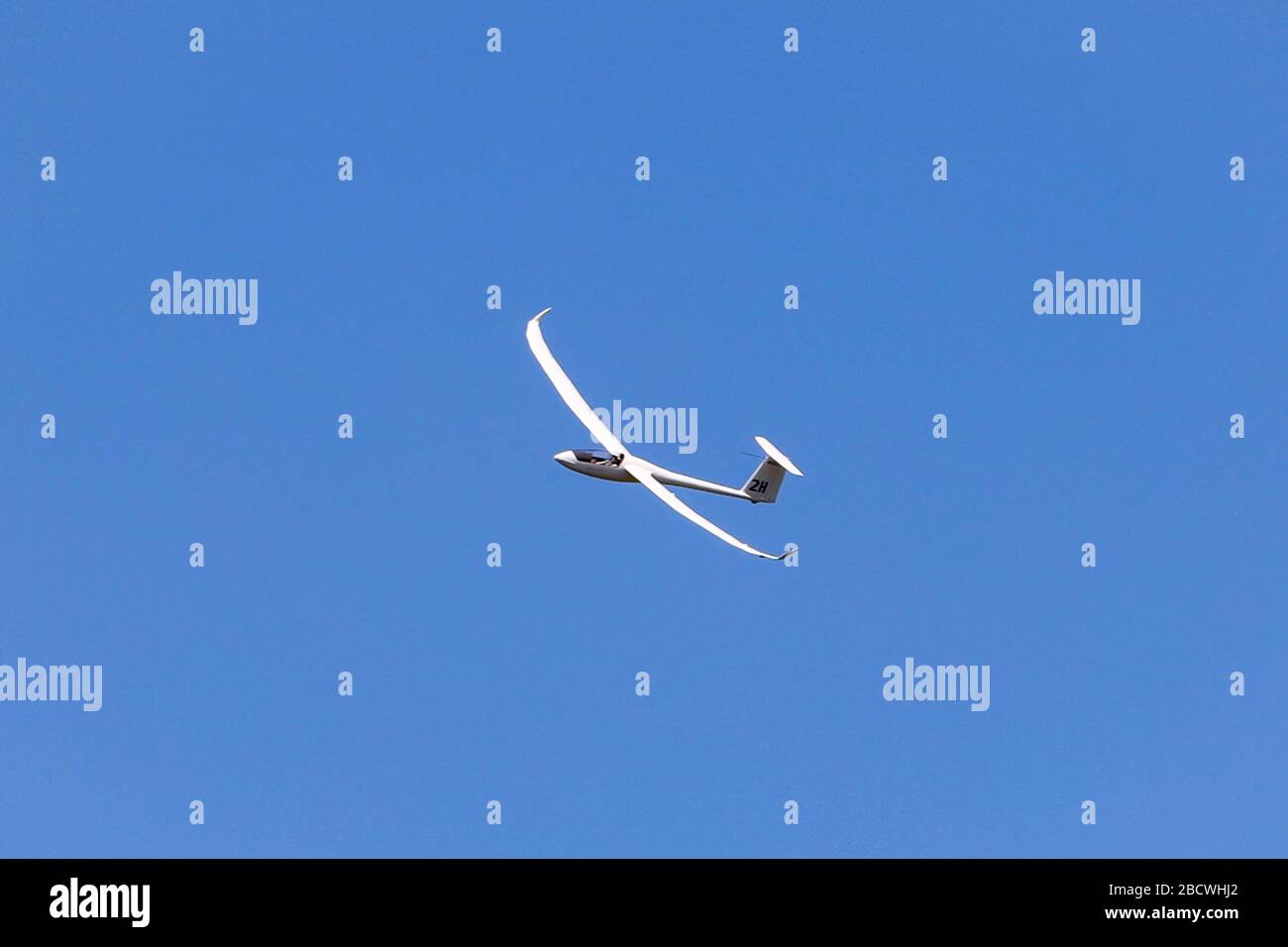 glider overhead in landing pattern Stock Photo - Alamy