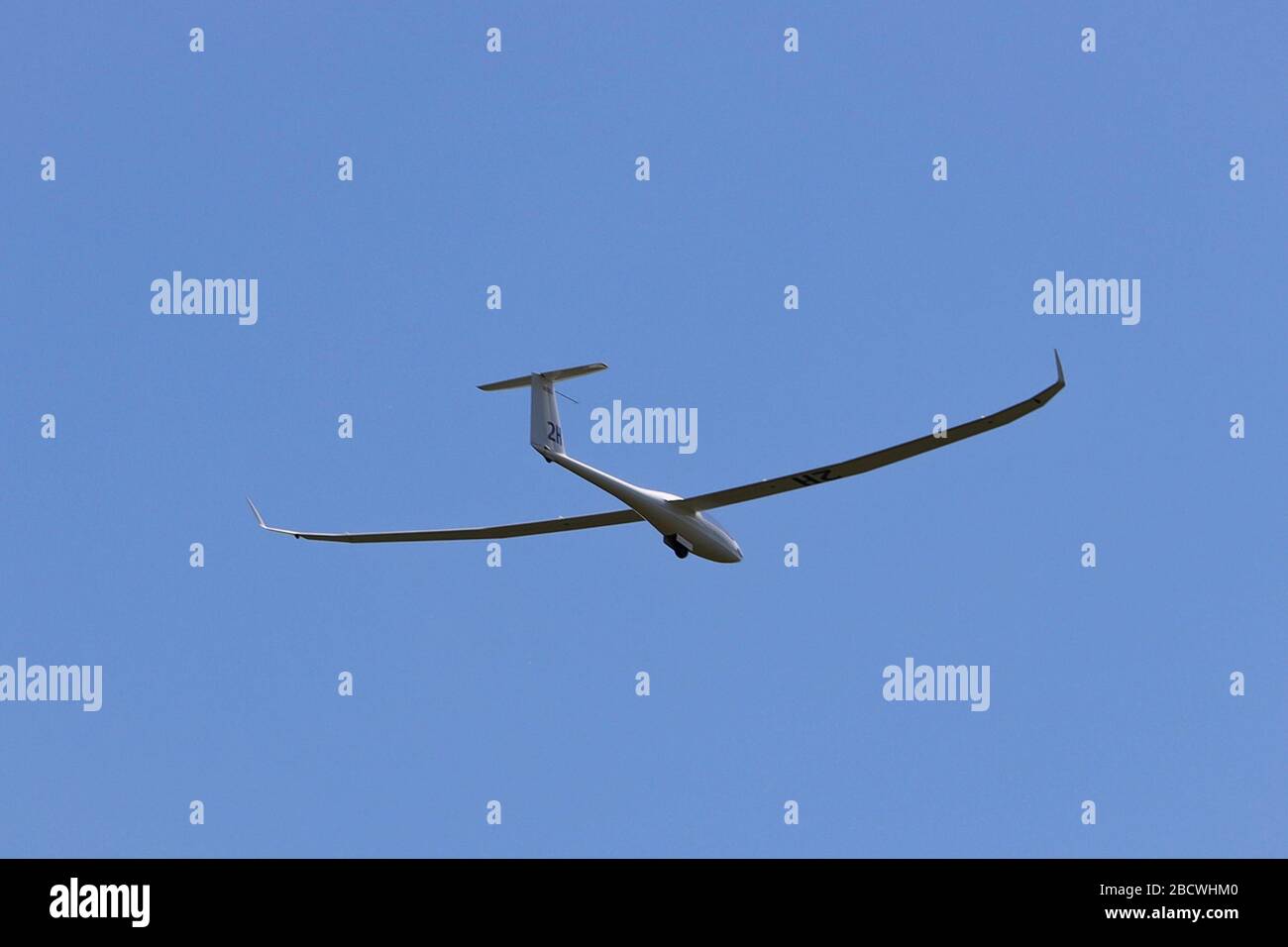 glider overhead in landing pattern Stock Photo - Alamy