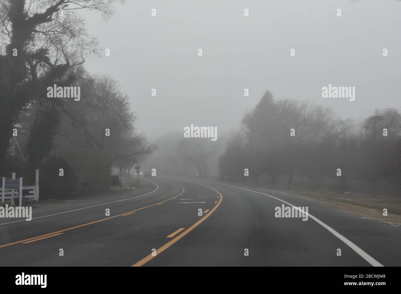 Dark, foggy street making for reduced visibility Stock Photo - Alamy