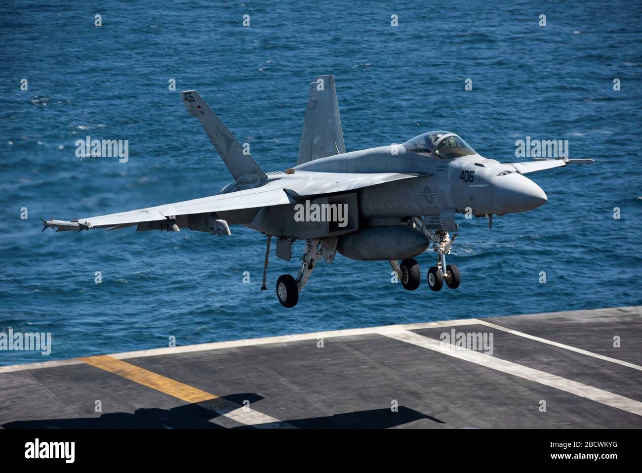 A U.S. Navy F/A-18E Super Hornet fighter aircraft attached to the ...