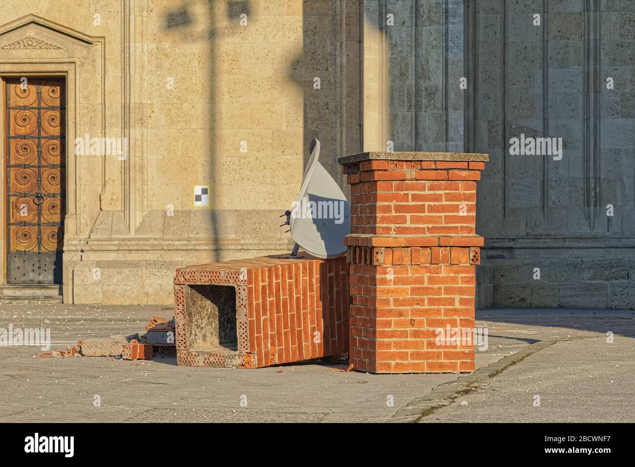 Broken off building parts hi-res stock photography and images - Alamy