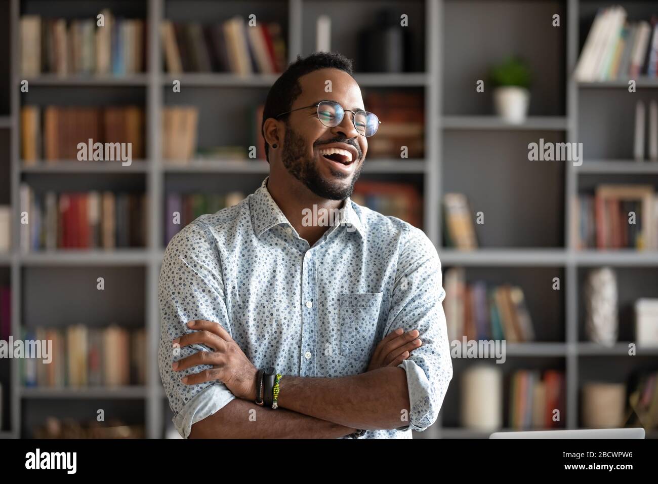 Candid black man in conversation hi-res stock photography and images ...