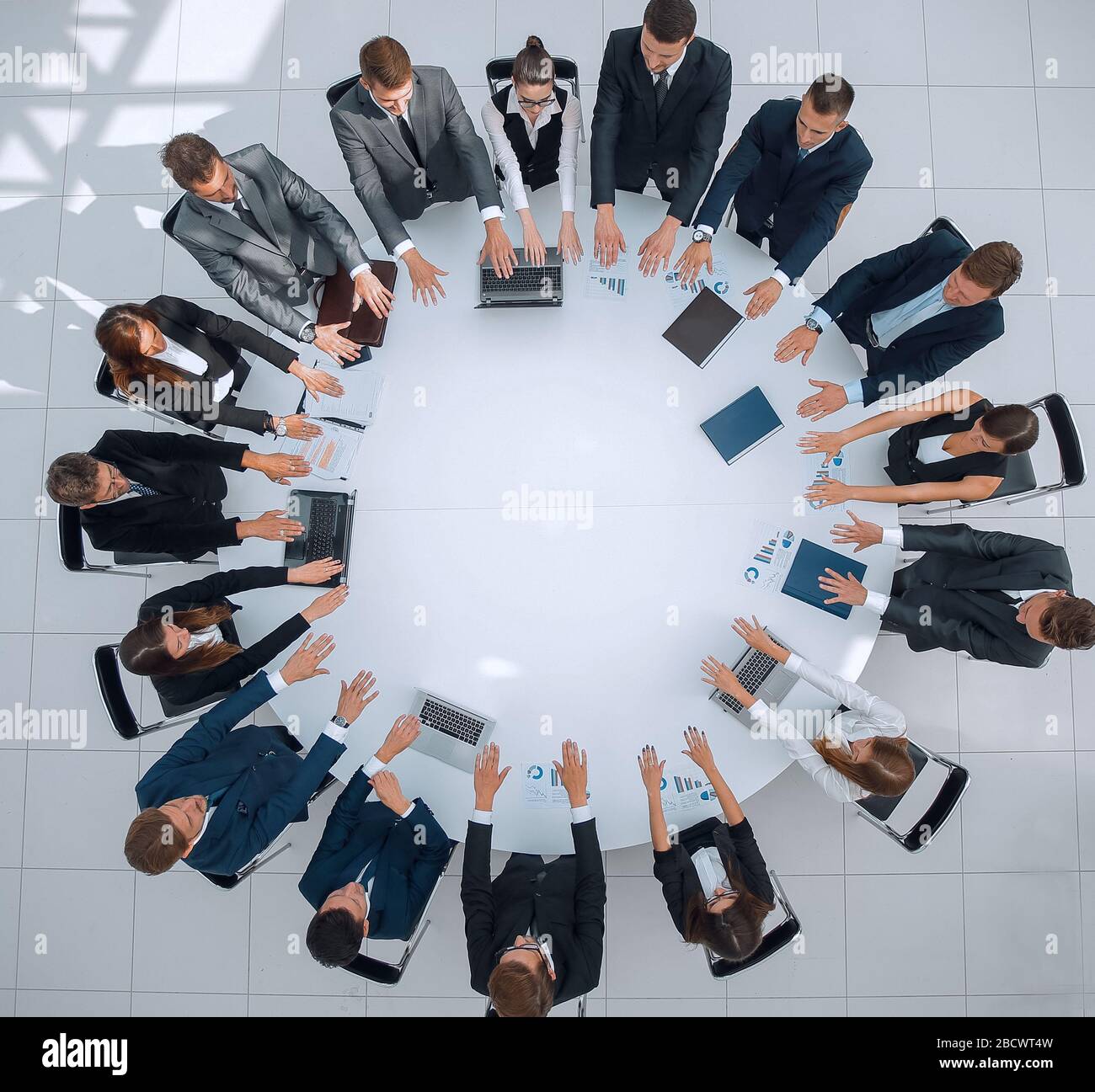 Entrepreneur round table discussion hi-res stock photography and images ...